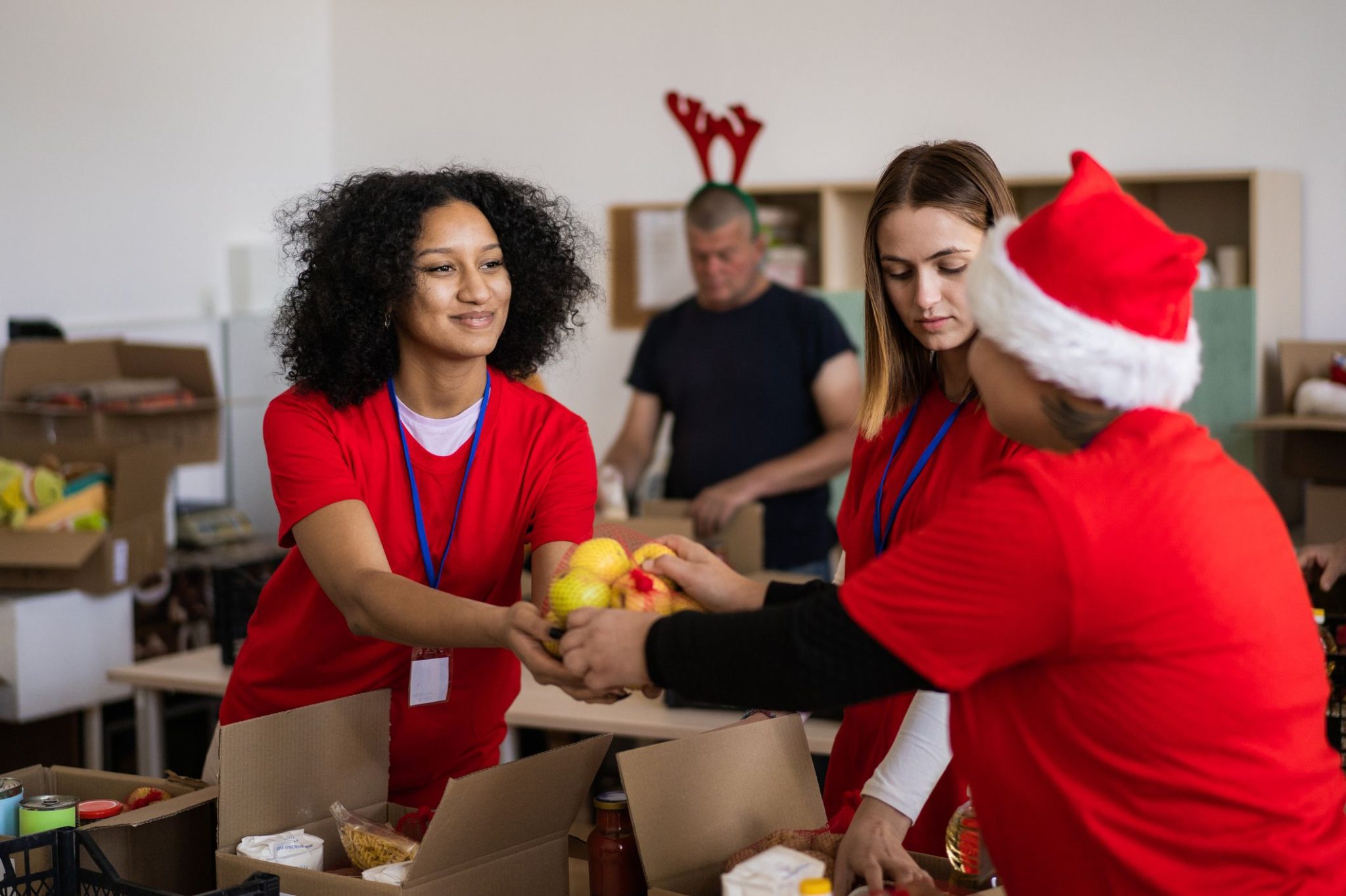 20+ eCommerce Christmas Marketing Ideas for 2023 Year-End Sales